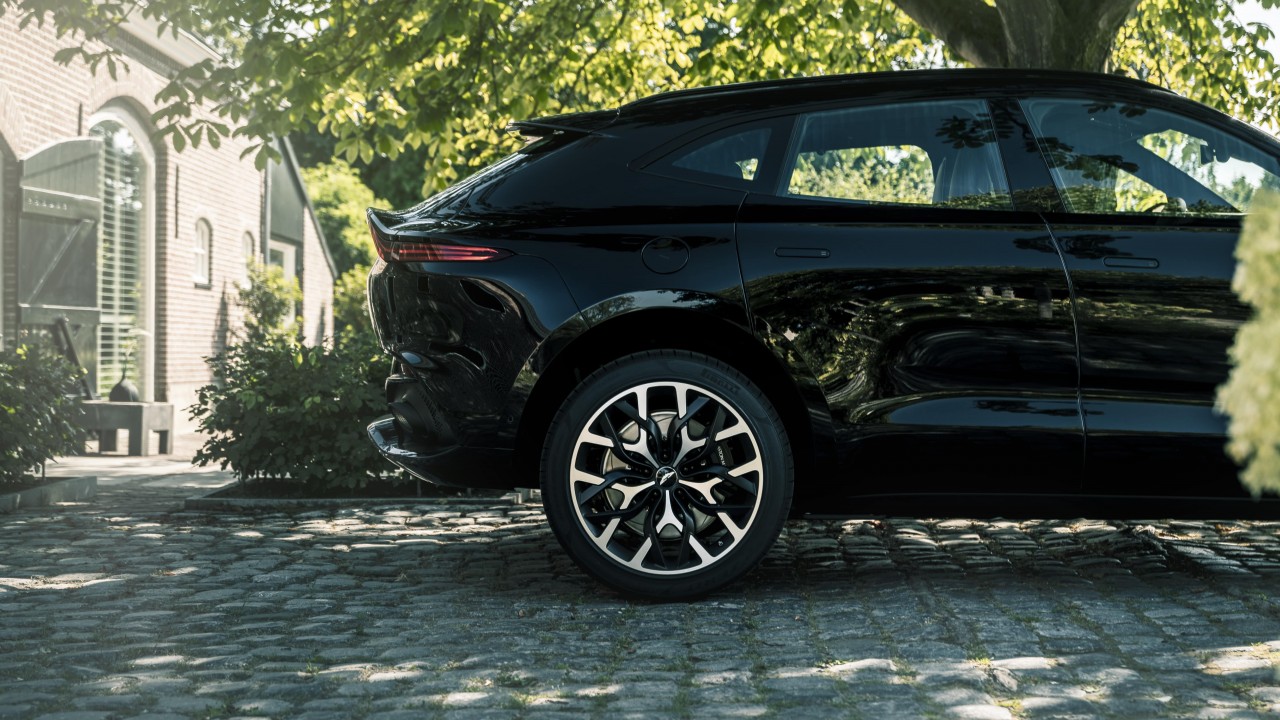 DBX - Aston Martin - Cito