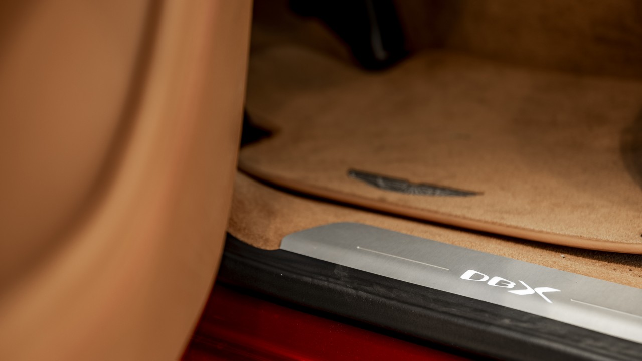 DBX - Aston Martin - Cito